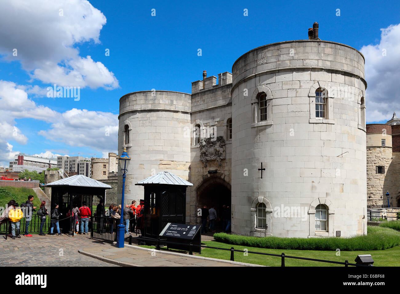London tower hi-res stock photography and images - Alamy