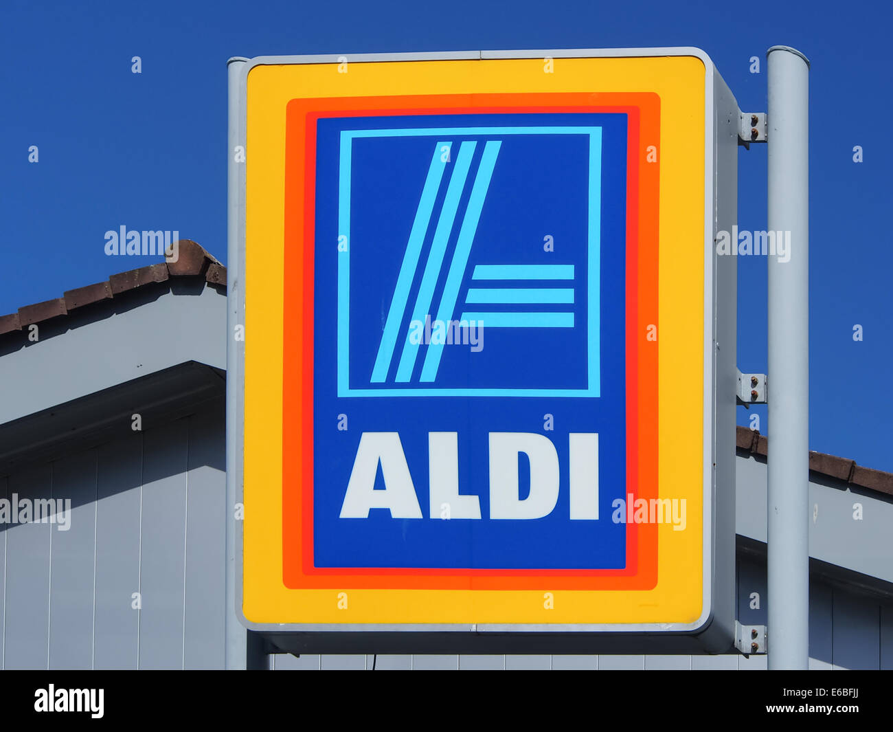 Aldi supermarket store sign hi-res stock photography and images - Alamy