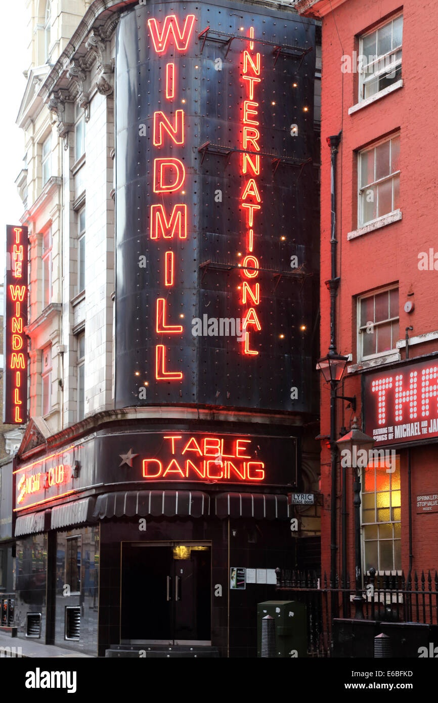 Großbritannien Great Britain London Soho Windmill Stock Photo - Alamy