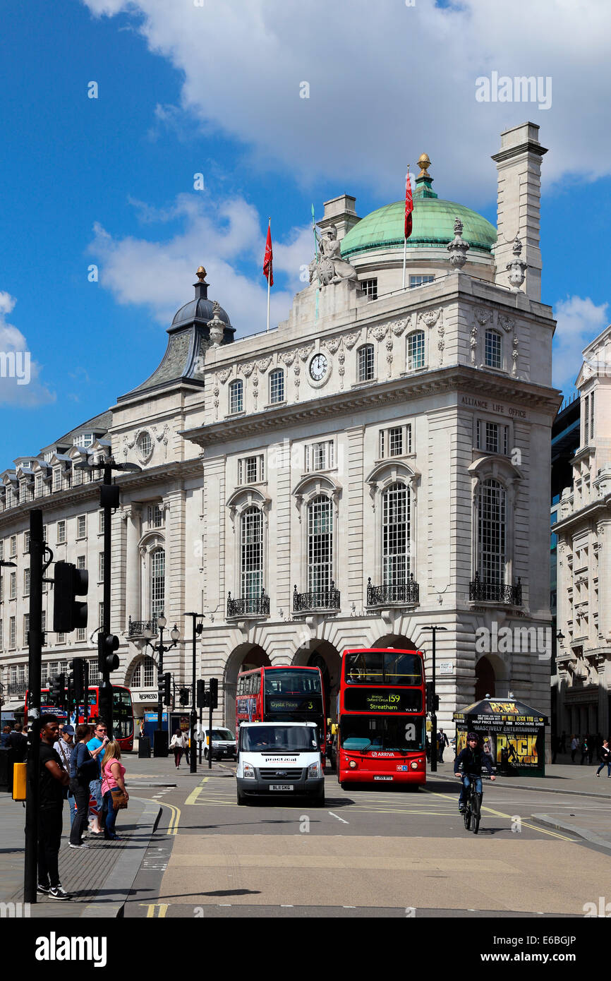 Piccadilly square hi-res stock photography and images - Alamy