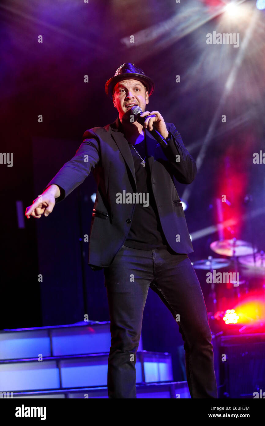 Amphitheater concert 1977 hi-res stock photography and images - Alamy