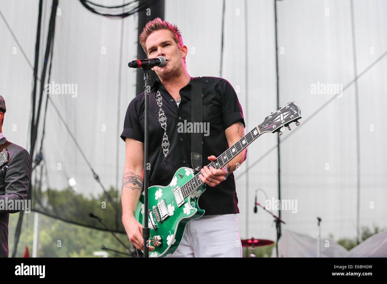Singer mark mcgrath band sugar hi-res stock photography and images - Alamy