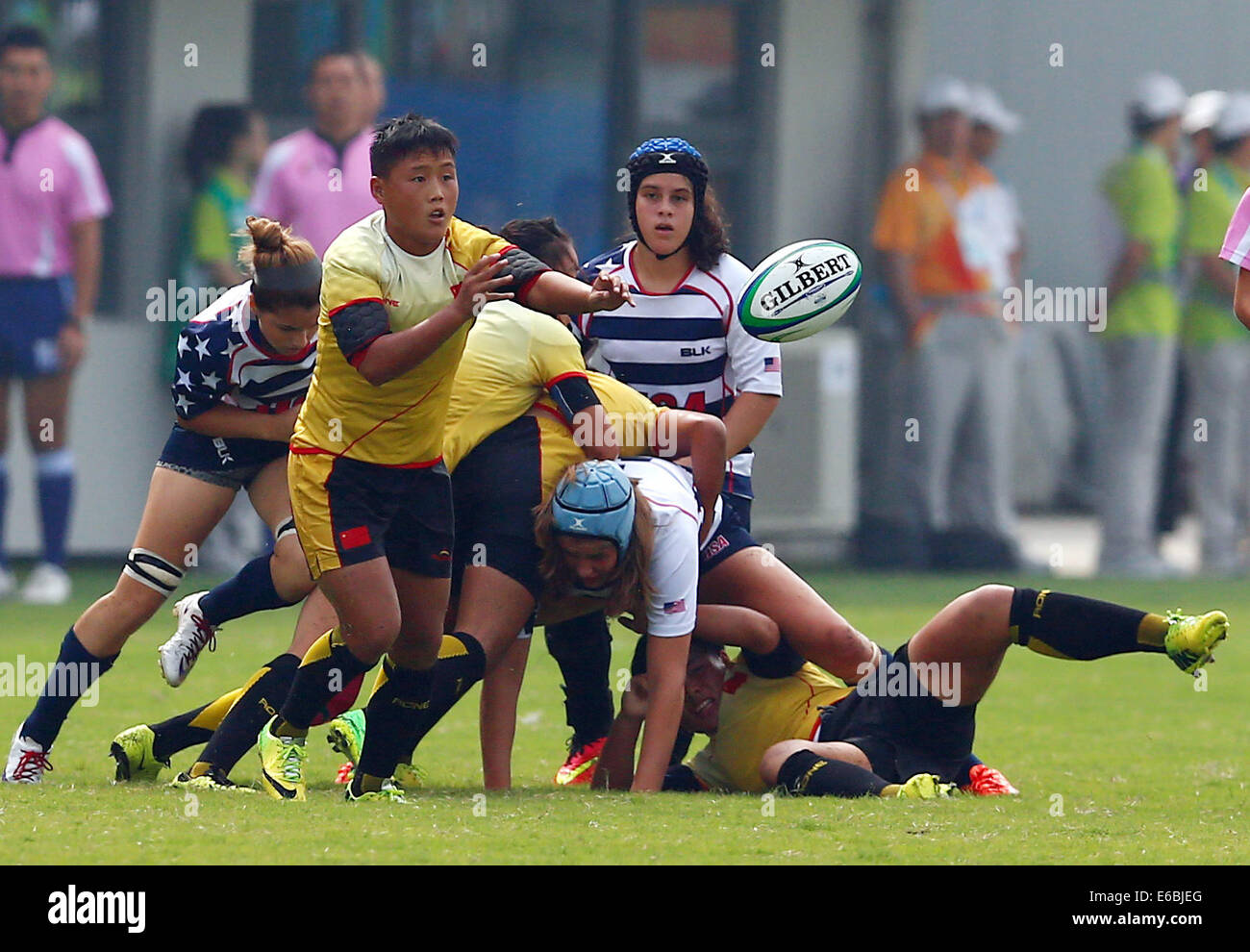 Nanjing, China?s Jiangsu Province. 20th Aug, 2014. Yan Meiling (Front ...