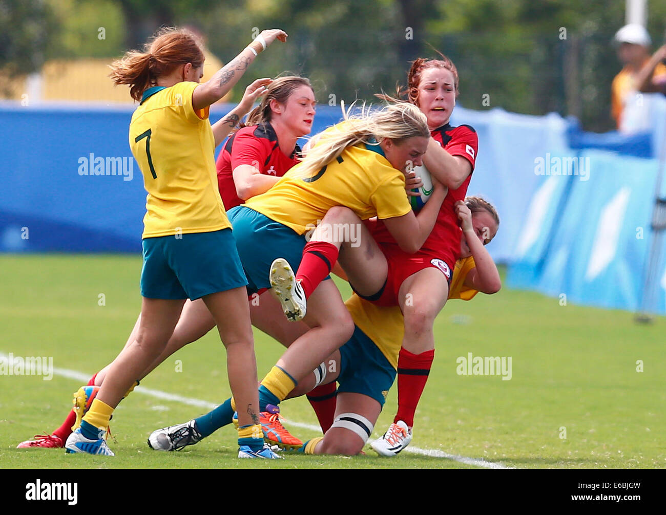 Nanjing, China?s Jiangsu Province. 20th Aug, 2014. Tayla Stanford (C ...