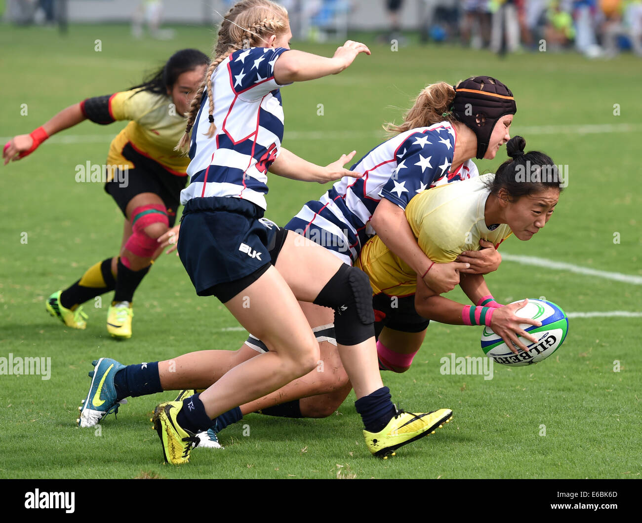 Nanjing, China?s Jiangsu Province. 20th Aug, 2014. Ling Chen (R) of ...