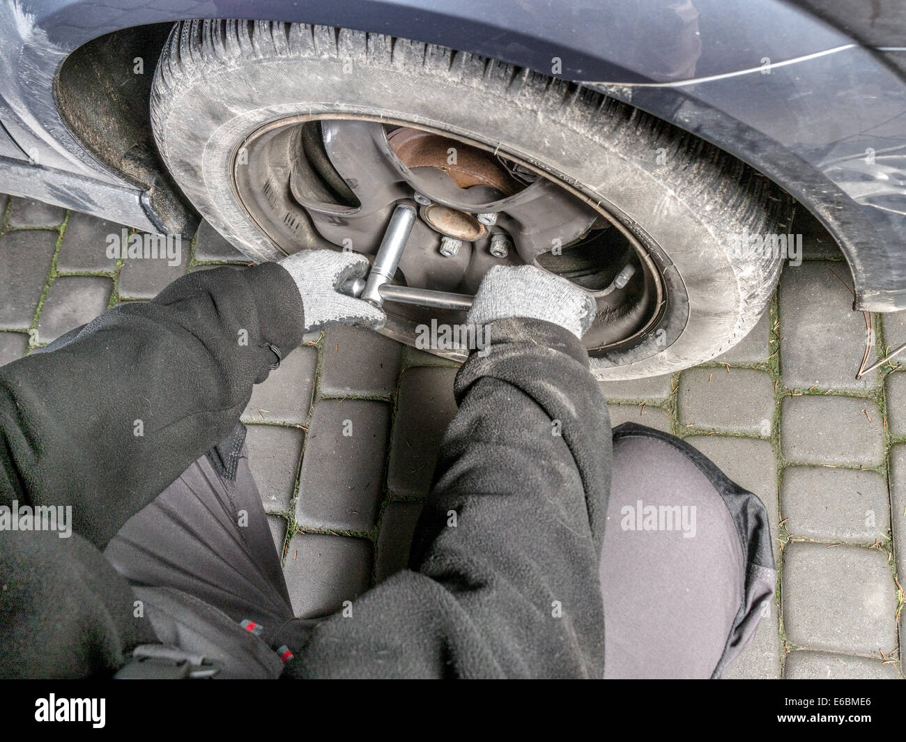 Change car tire hi-res stock photography and images - Alamy