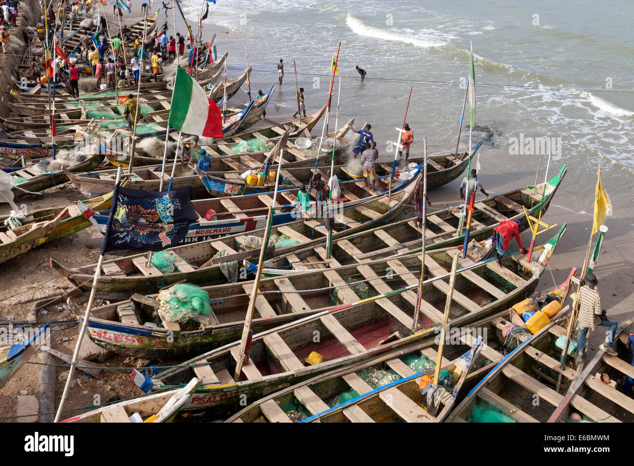 African boats hi-res stock photography and images - Alamy