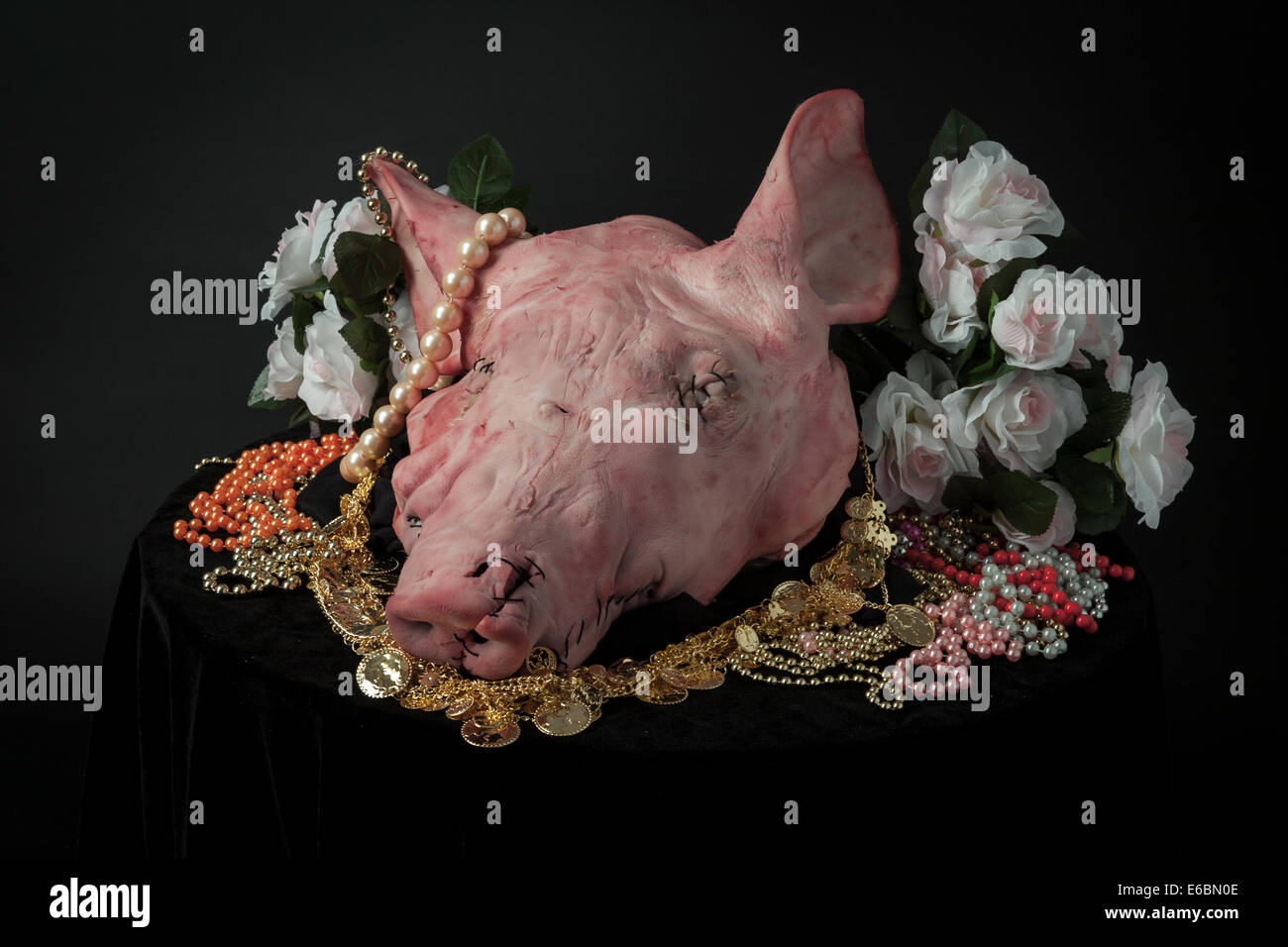 pig's head decorated Stock Photo - Alamy