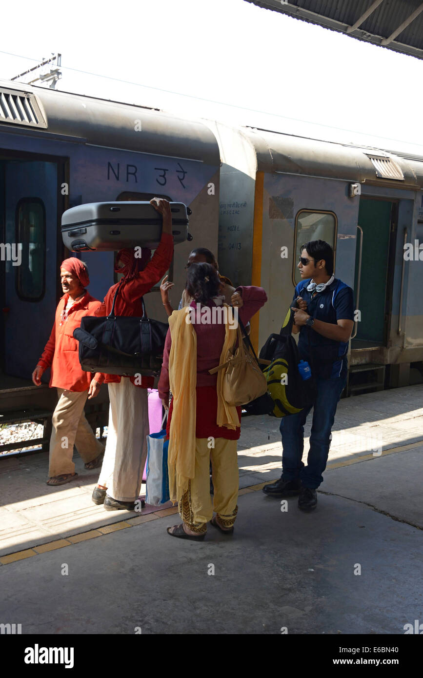Indian railway porters hi-res stock photography and images - Alamy