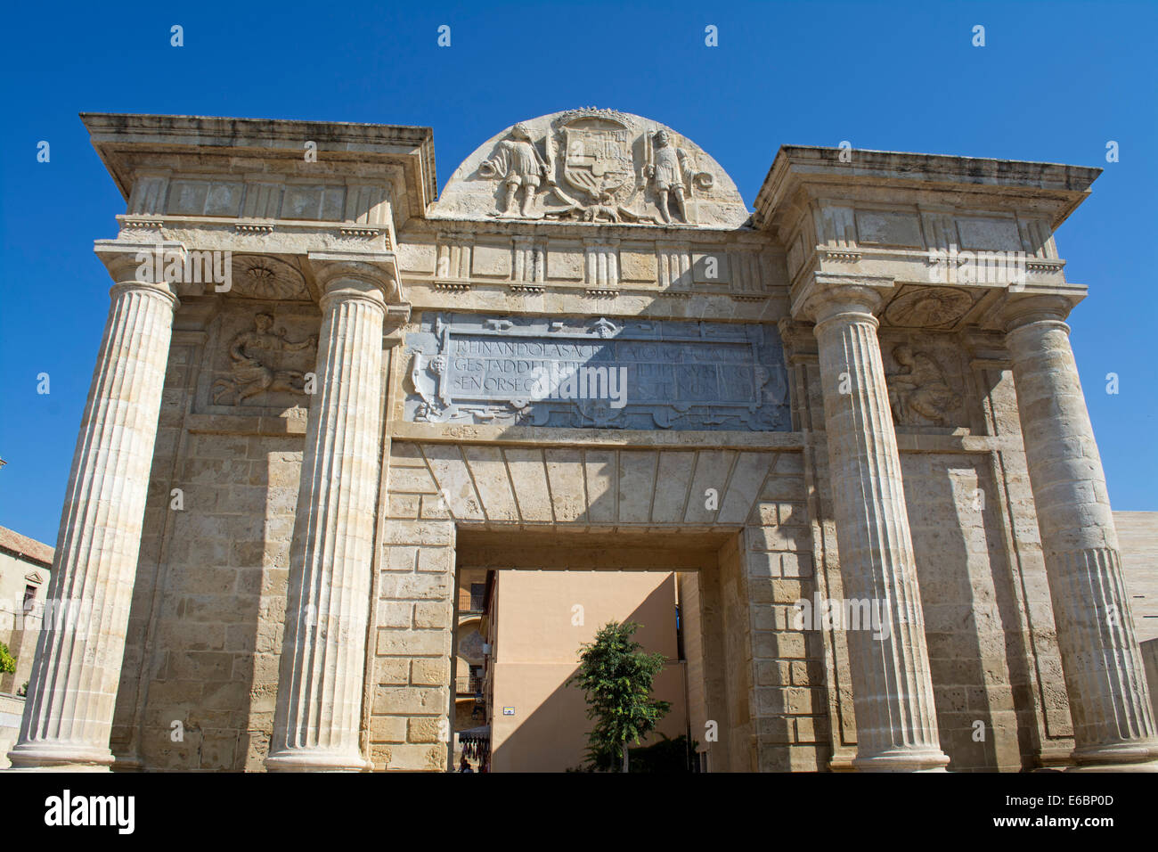 Puerta del Puente the Gateway to the Roman Bridge across the ...