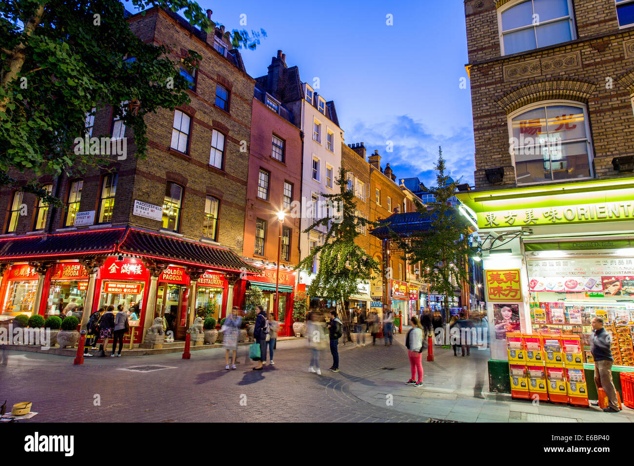 Chinatown london night hi-res stock photography and images - Alamy