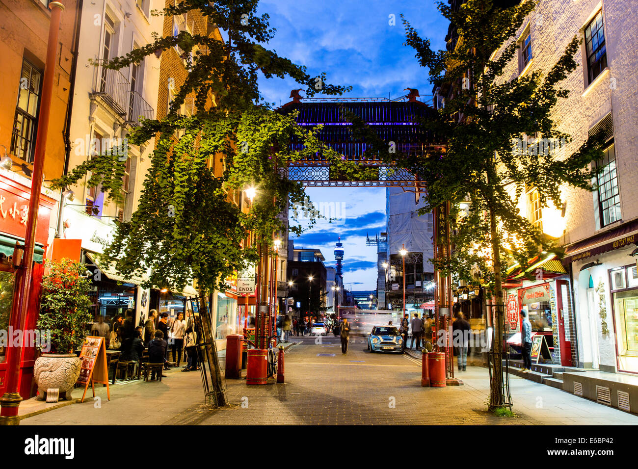 London chinatown night hi-res stock photography and images - Alamy
