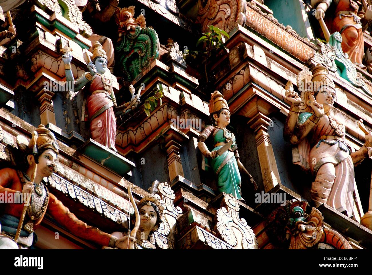 Portico with figures hi-res stock photography and images - Alamy