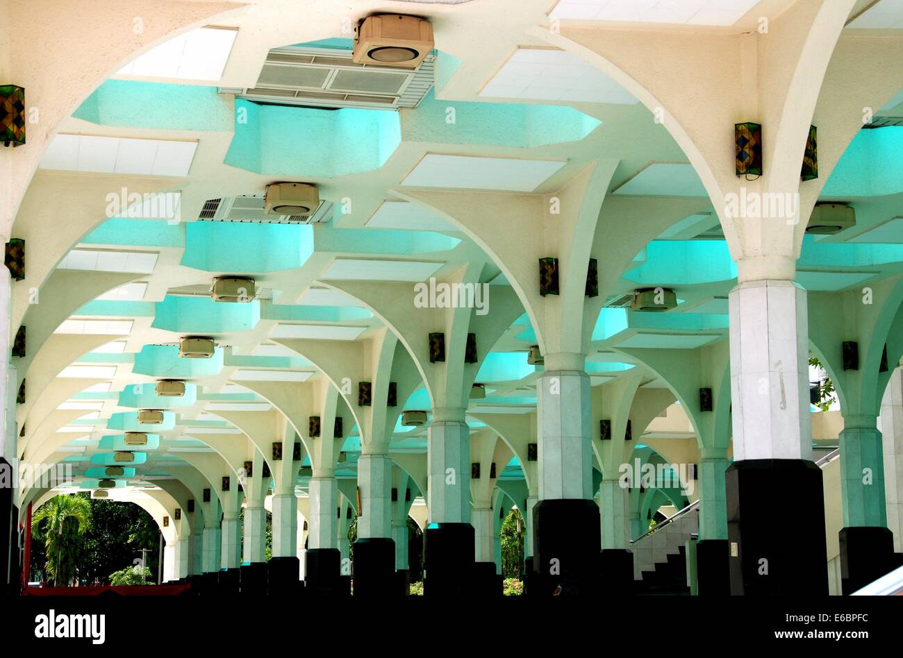 KUALA LUMPUR, MALAYSIA: The large and airy open prayer halls of Masjid ...