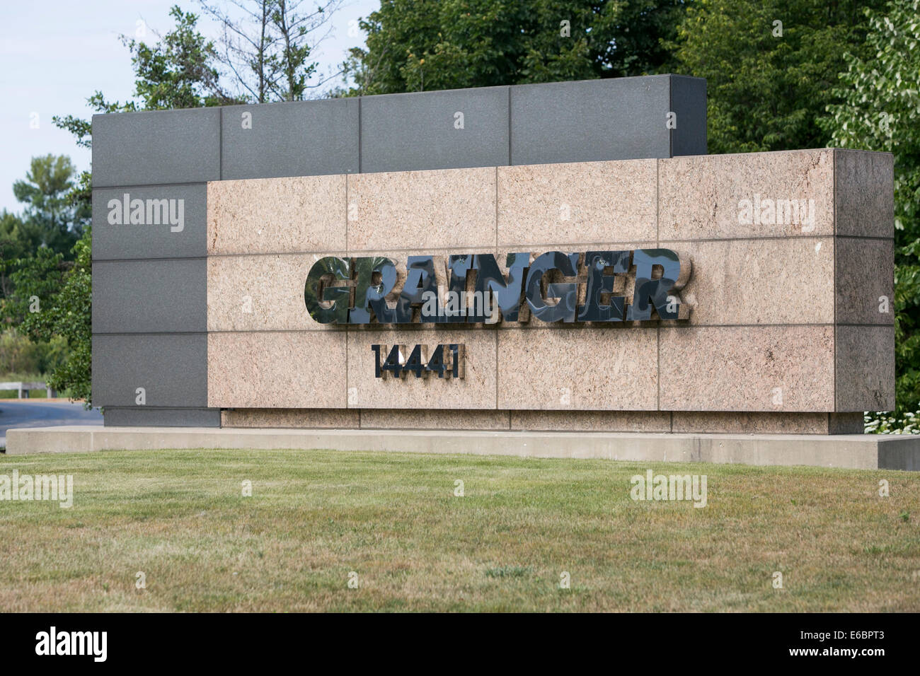 The headquarters of W. W. Grainger, Inc., in Lake Forest, Illinois ...