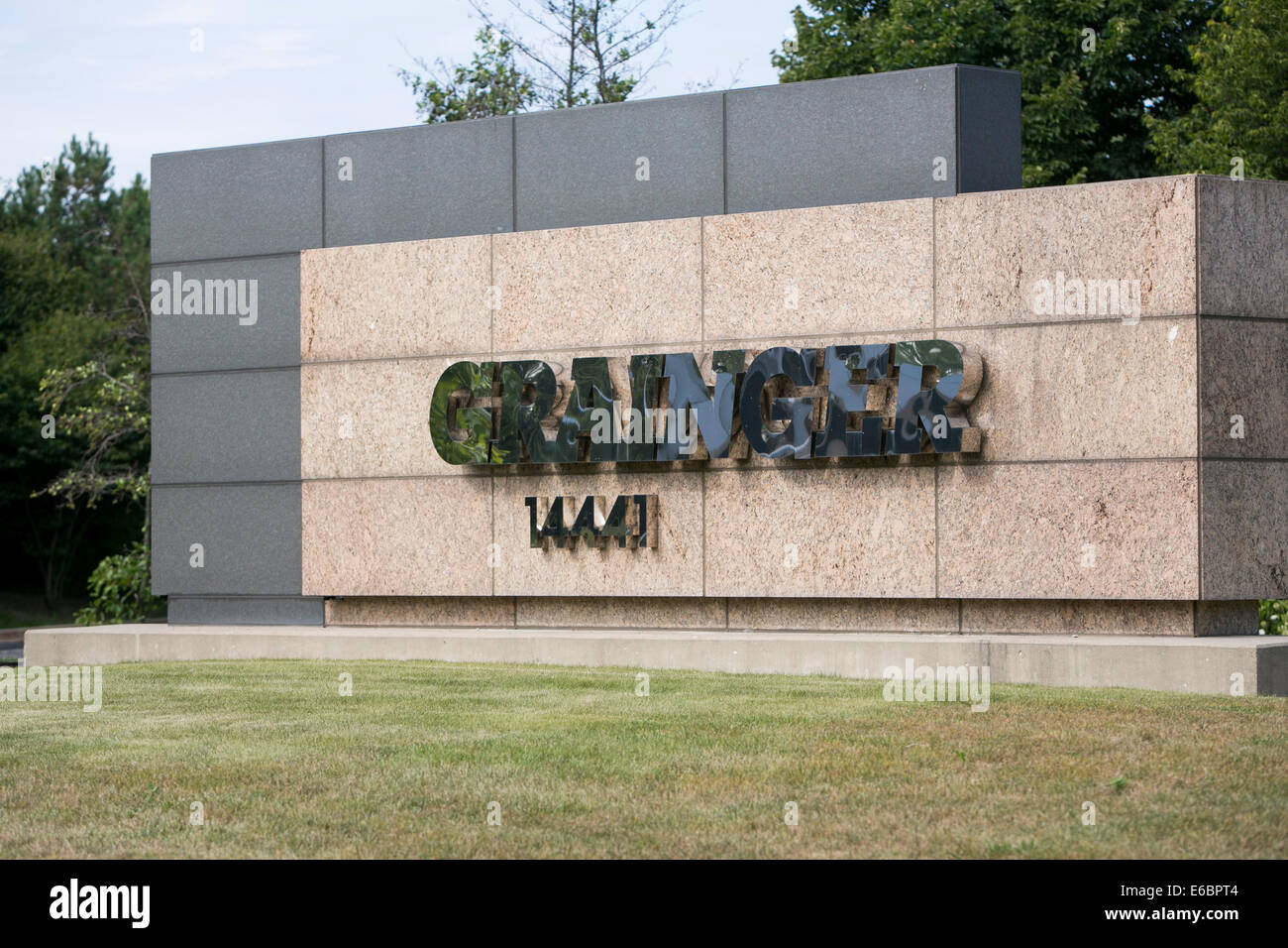 The headquarters of W. W. Grainger, Inc., in Lake Forest, Illinois ...