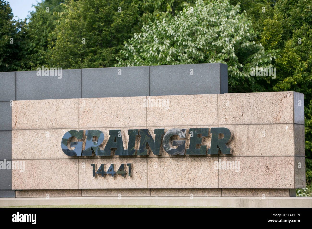 The headquarters of W. W. Grainger, Inc., in Lake Forest, Illinois ...