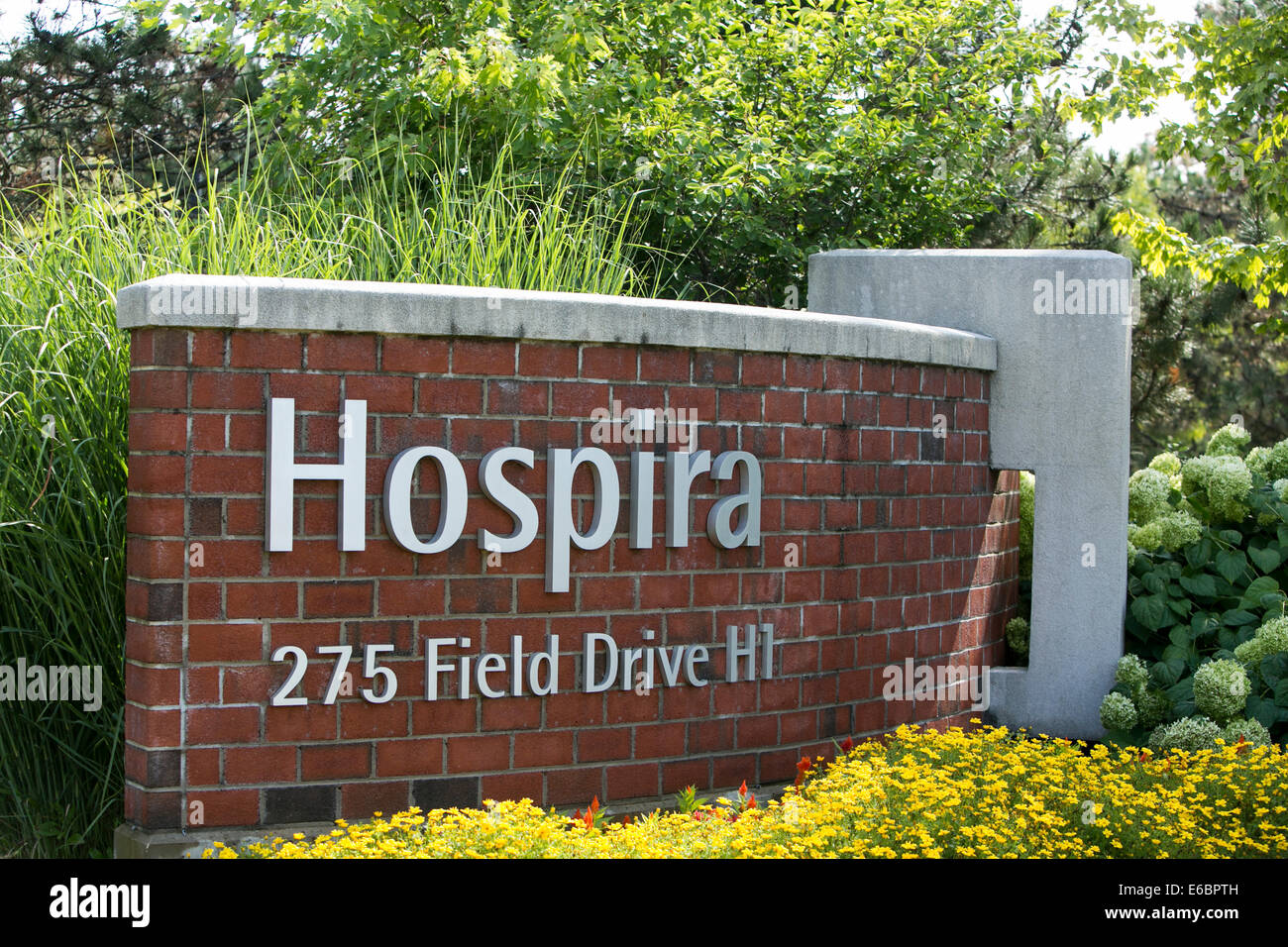 The headquarters of healthcare company Hospira in Lake Forest, Illinois ...