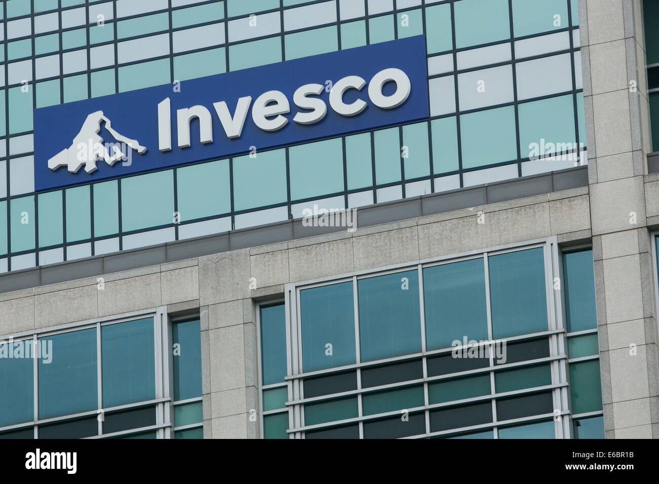 An office building occupied by Invesco in Downers Grove, Illinois Stock ...