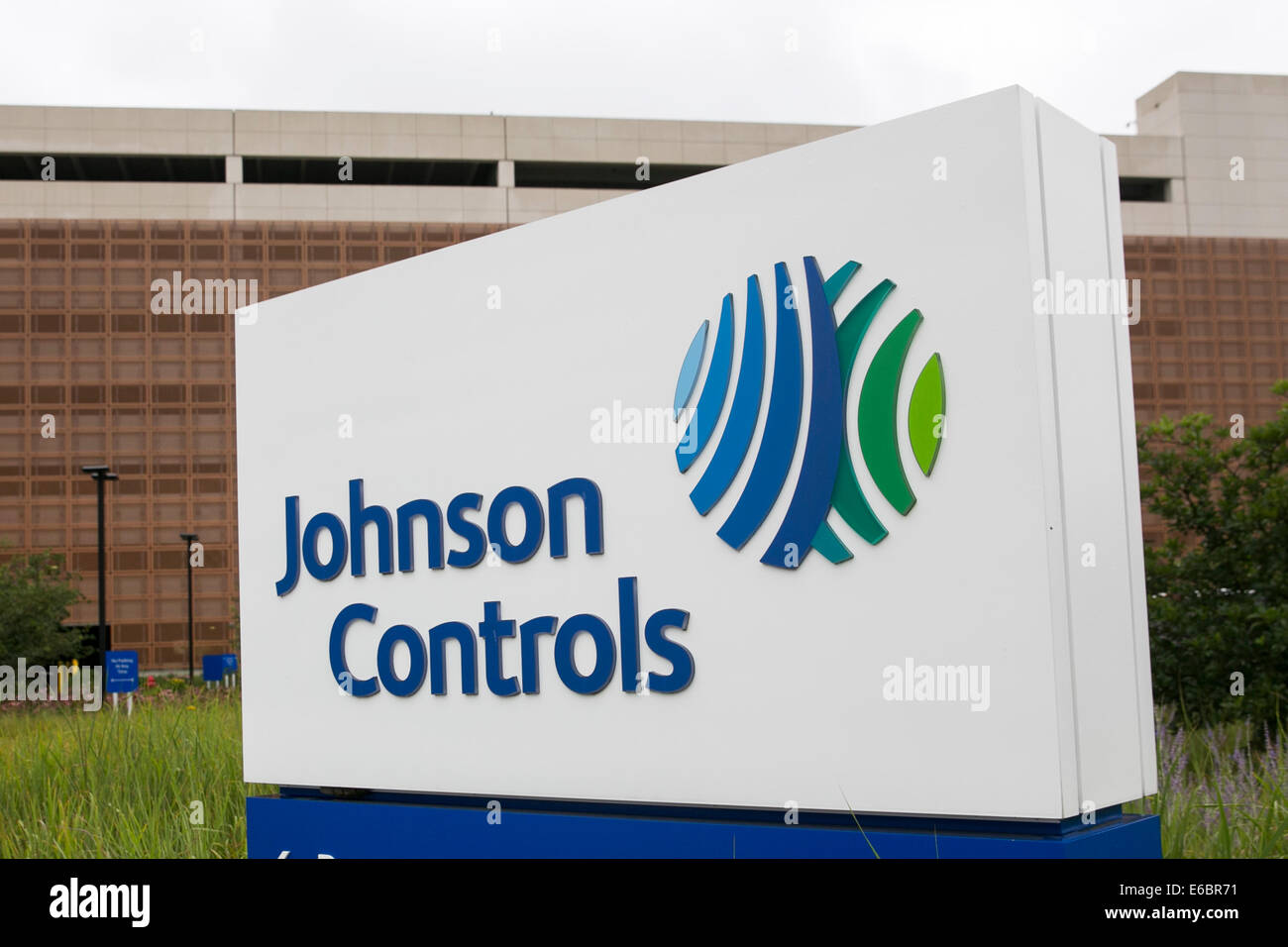 The headquarters of Johnson Controls in Milwaukee, Wisconsin Stock ...