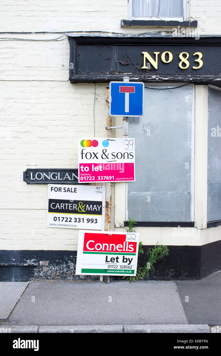 Uk estate agent signs hi-res stock photography and images - Alamy