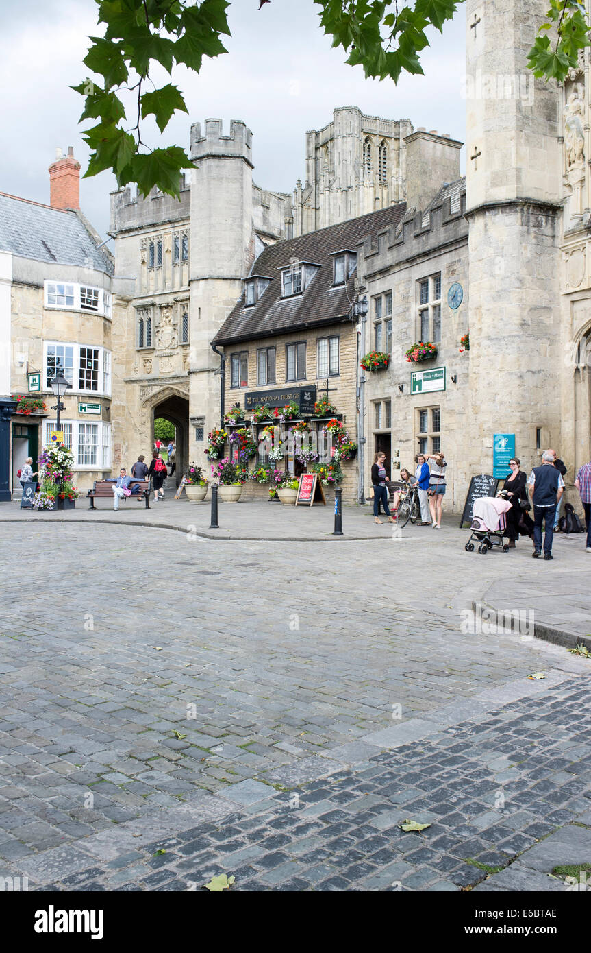 Wells somerset street shops hi-res stock photography and images - Alamy