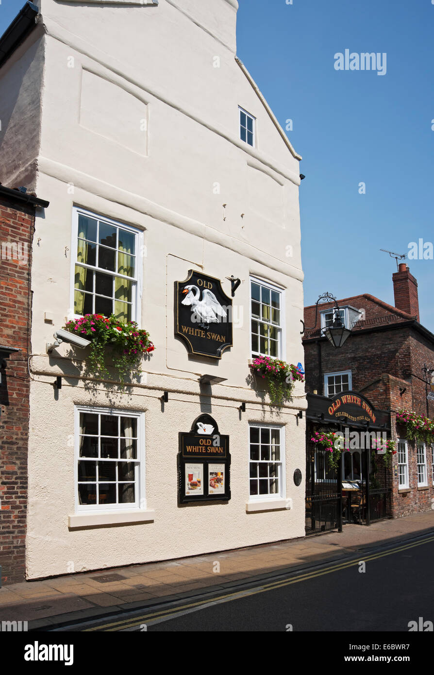 White Swan Inn High Resolution Stock Photography and Images - Alamy