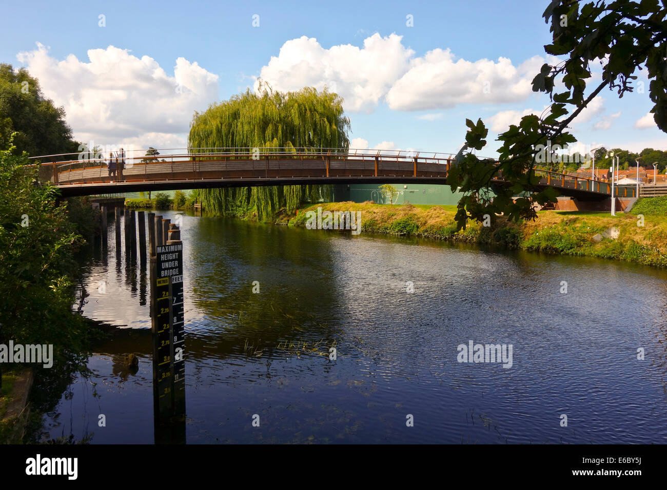 Modern footbridge hi-res stock photography and images - Alamy