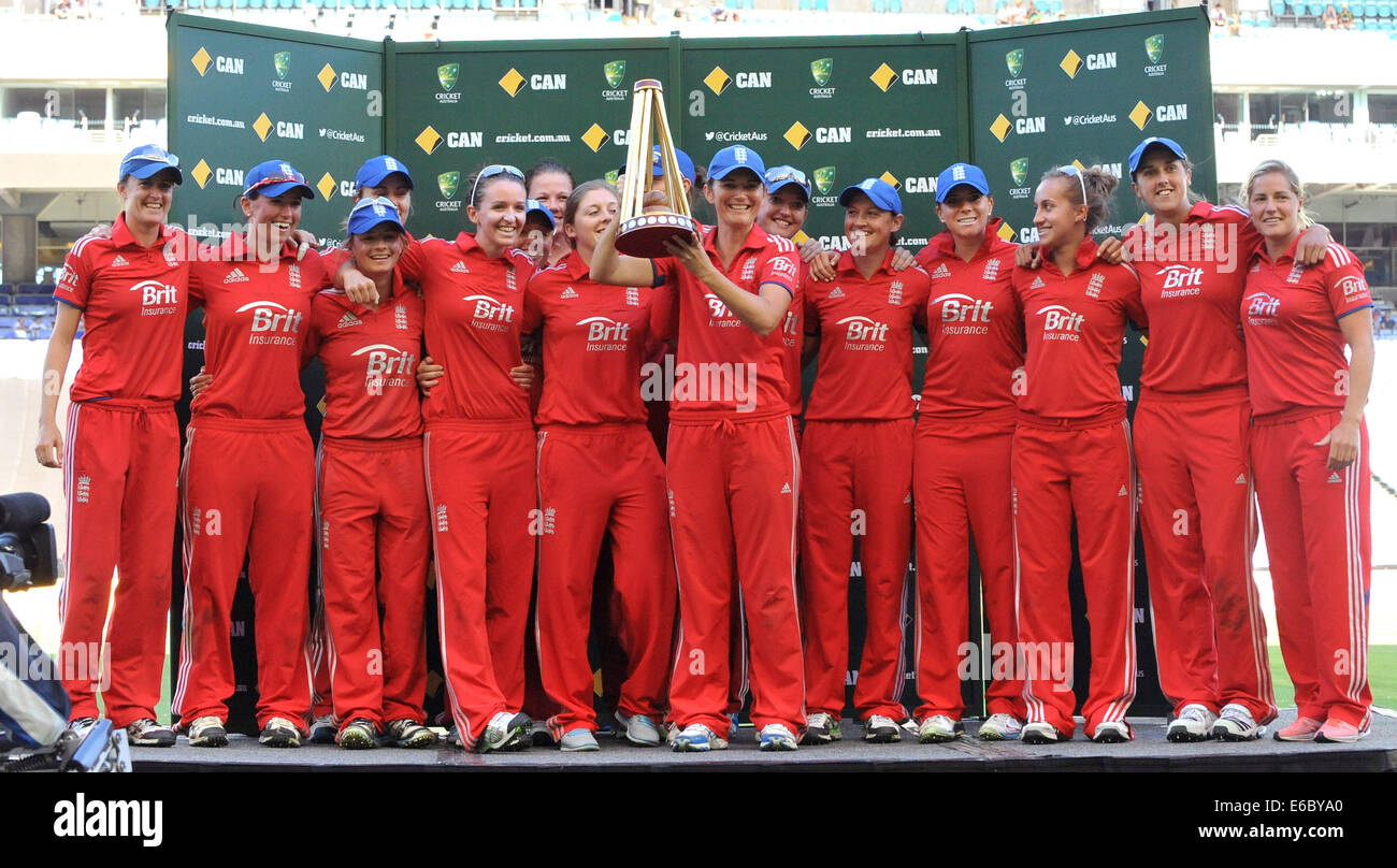 England women's cricket team australia hi-res stock photography and ...