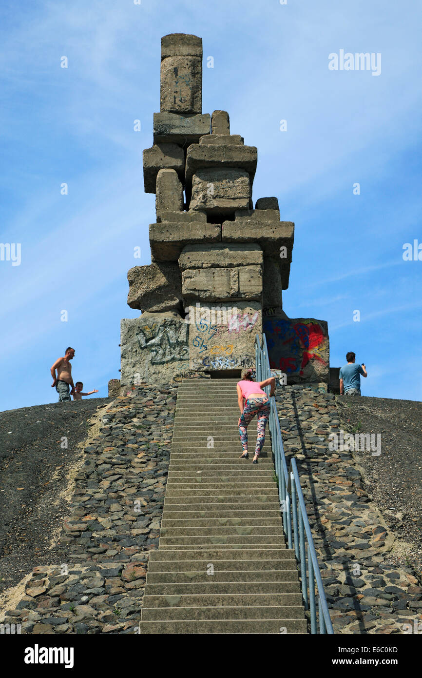 Route der Industriekultur, Halde Rheinelbe mit Himmelstreppe von Herman ...