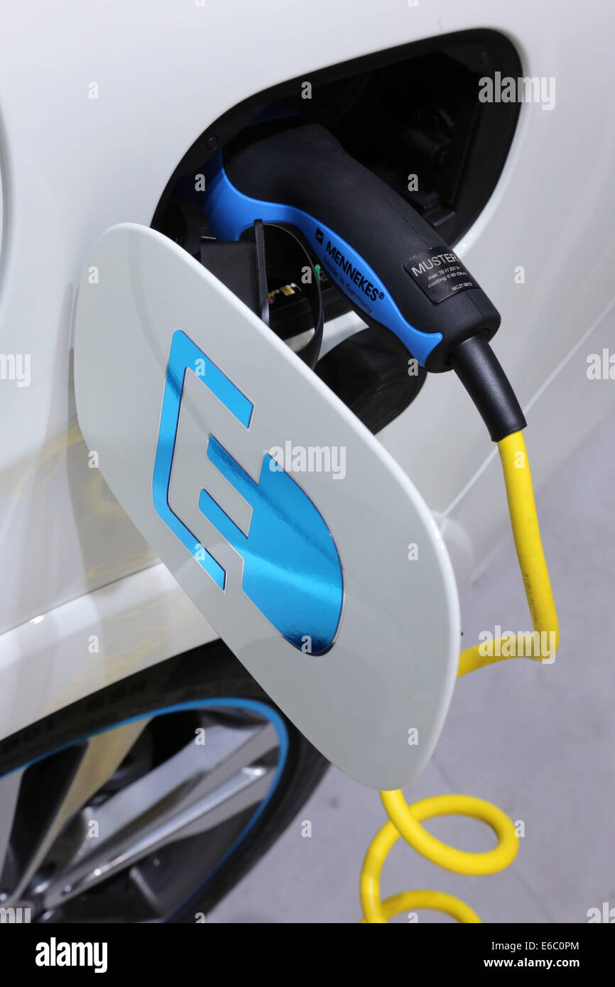 battery charger, charging cable, plug to a Mercedes B-Class at the 65th ...