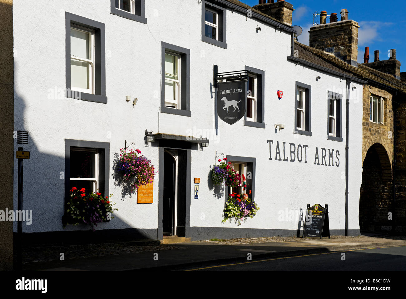 Talbot arms settle hi-res stock photography and images - Alamy