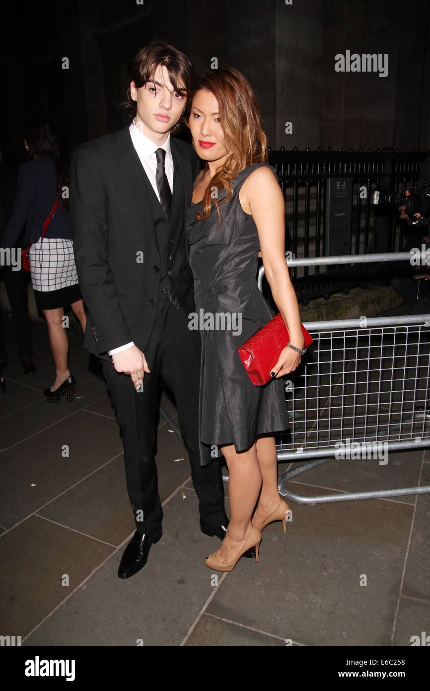 Kate Moss arrives fashionably late to Bailey's Stardust Exhibition ...