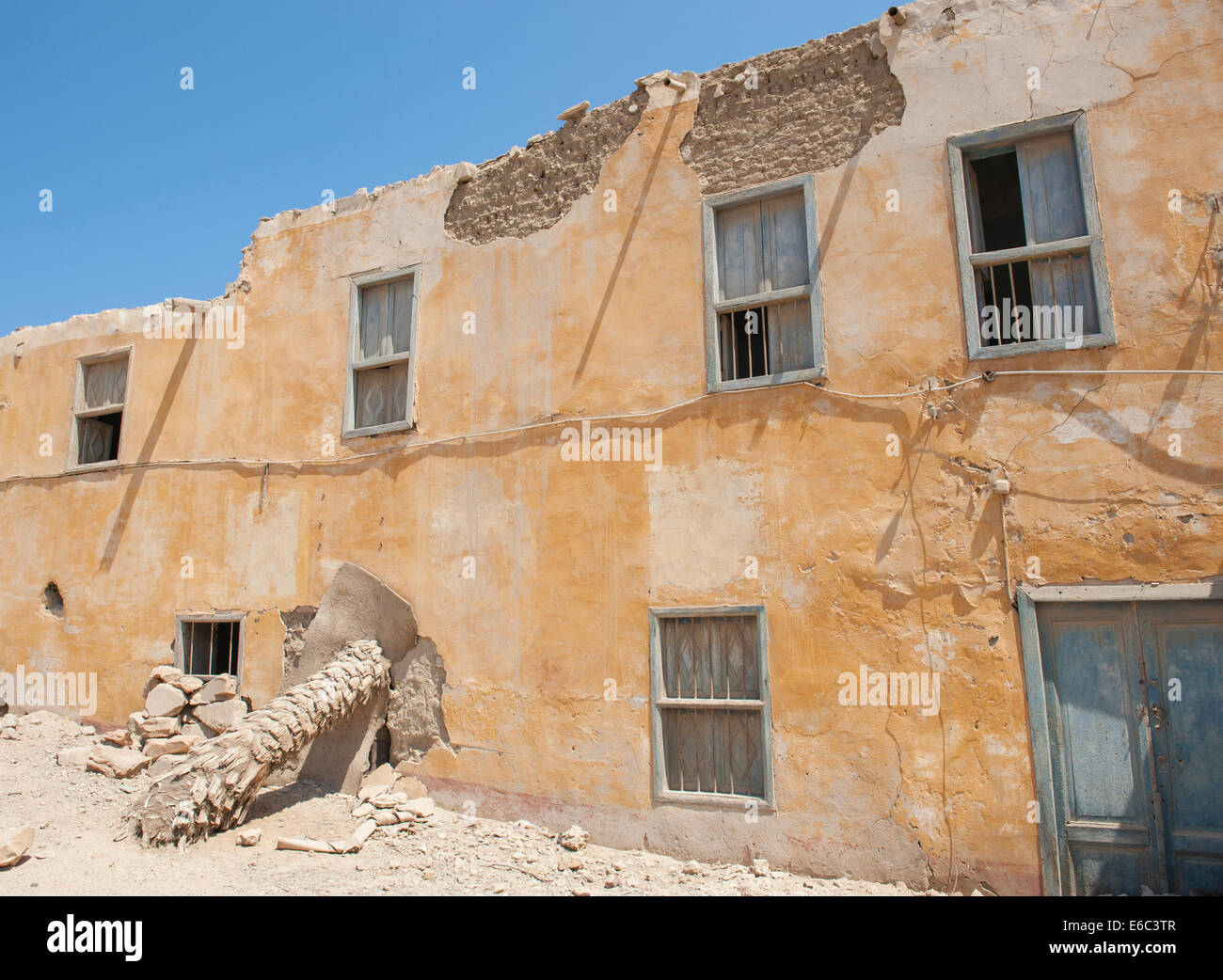 Old derelict building architecture hi-res stock photography and images ...