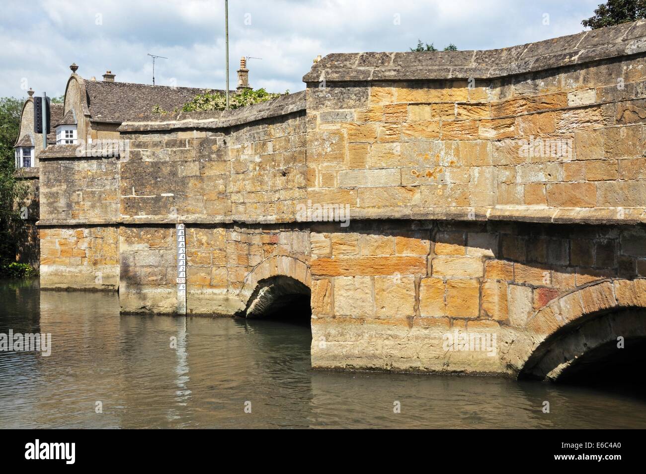 England medieval stone bridge hi-res stock photography and images - Alamy