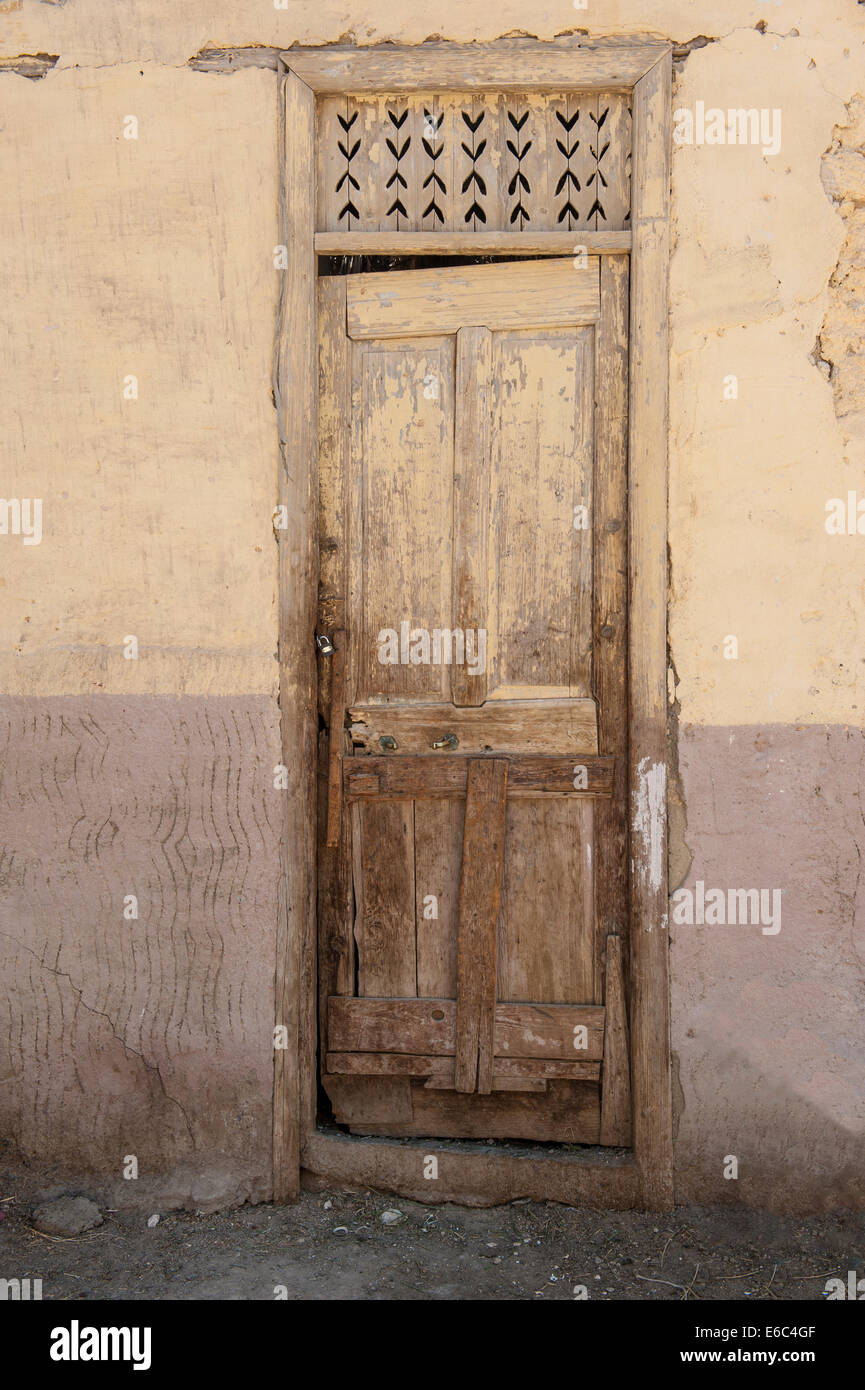Very old rustic door hi-res stock photography and images - Alamy