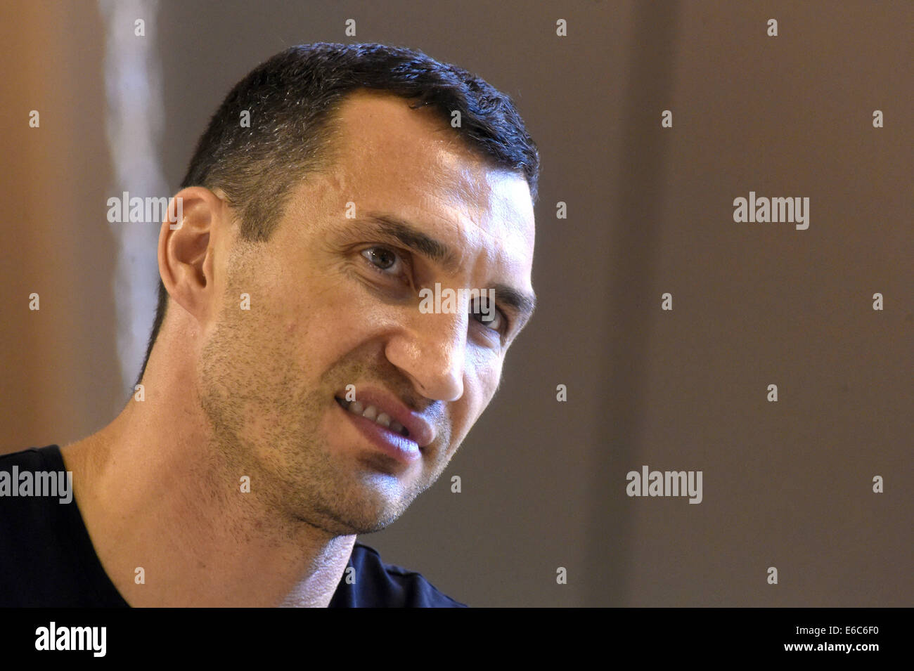 Professional boxer Wladimir Klitschko poses during a traning session in ...