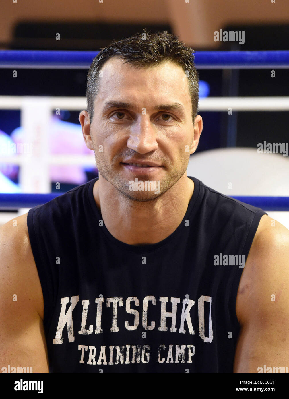 Professional boxer Wladimir Klitschko poses during a traning session in ...