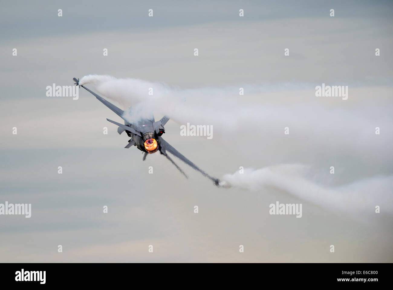 F-16AM Fighting Falcon full afterburner at the Royal International Air ...