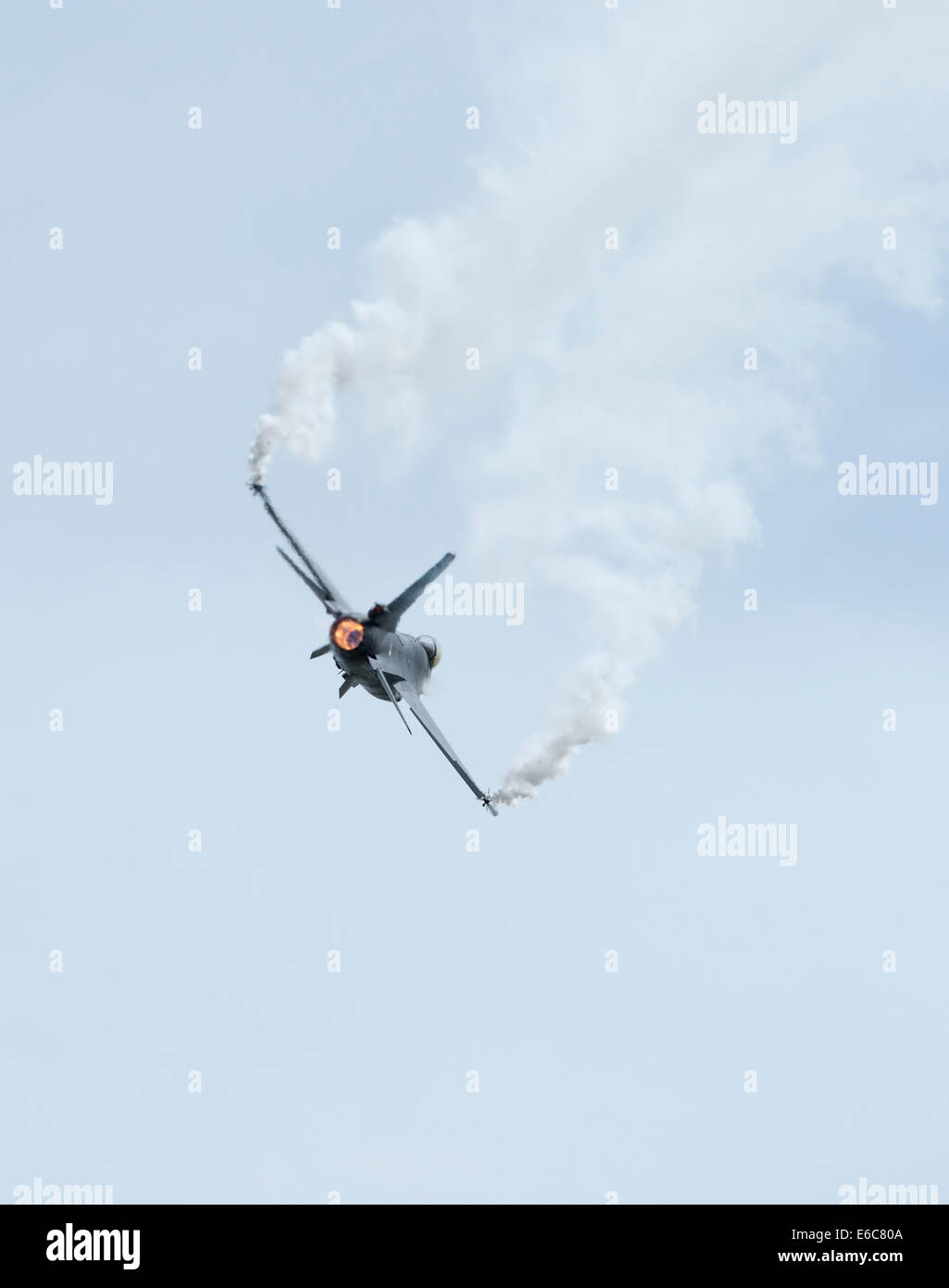 F-16AM Fighting Falcon full afterburner at the Royal International Air ...