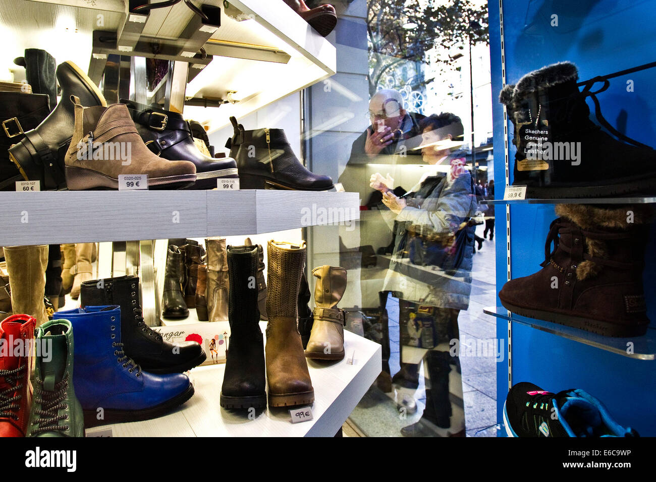 Customers on a shoes store showcase Stock Photo - Alamy
