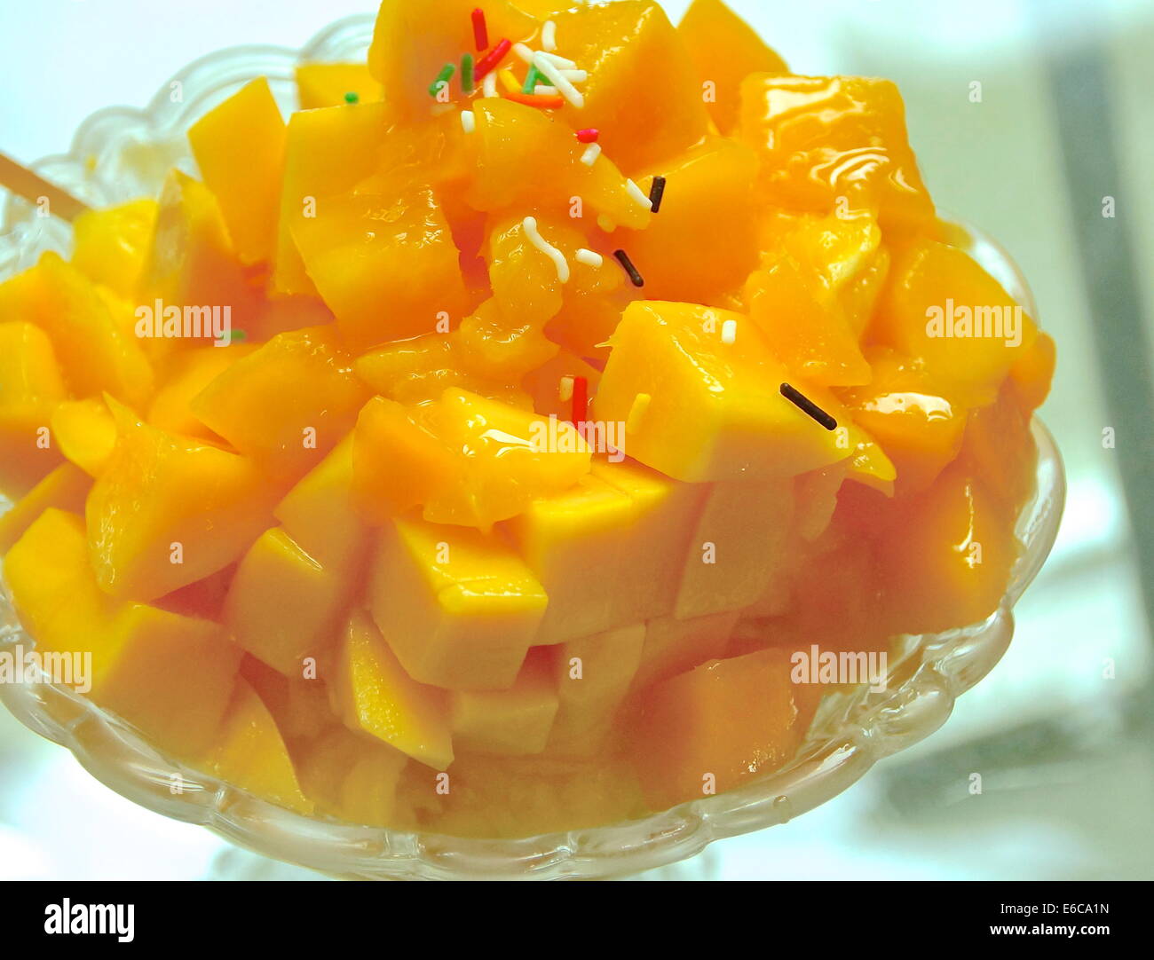 The diced of mangoes closeup in shop Stock Photo - Alamy