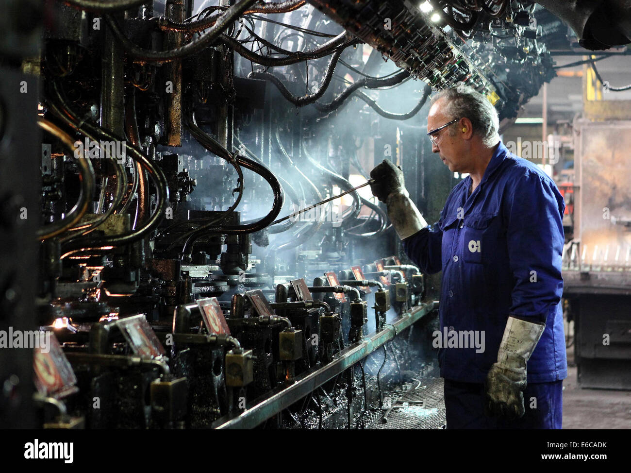 Moving assembly line hi-res stock photography and images - Alamy
