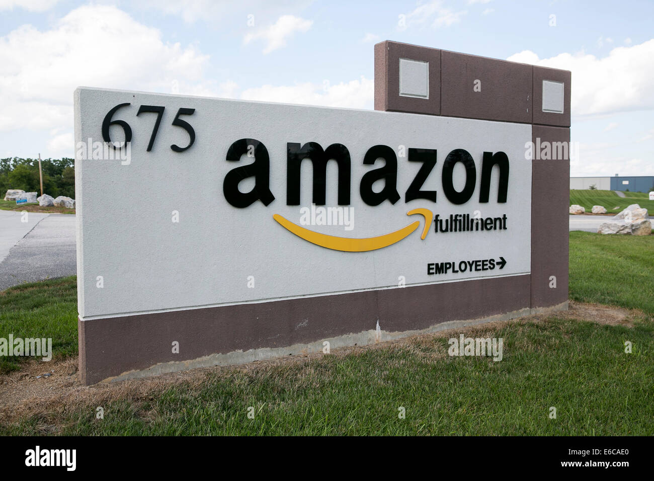 Amazon fulfillment centre hi-res stock photography and images - Alamy