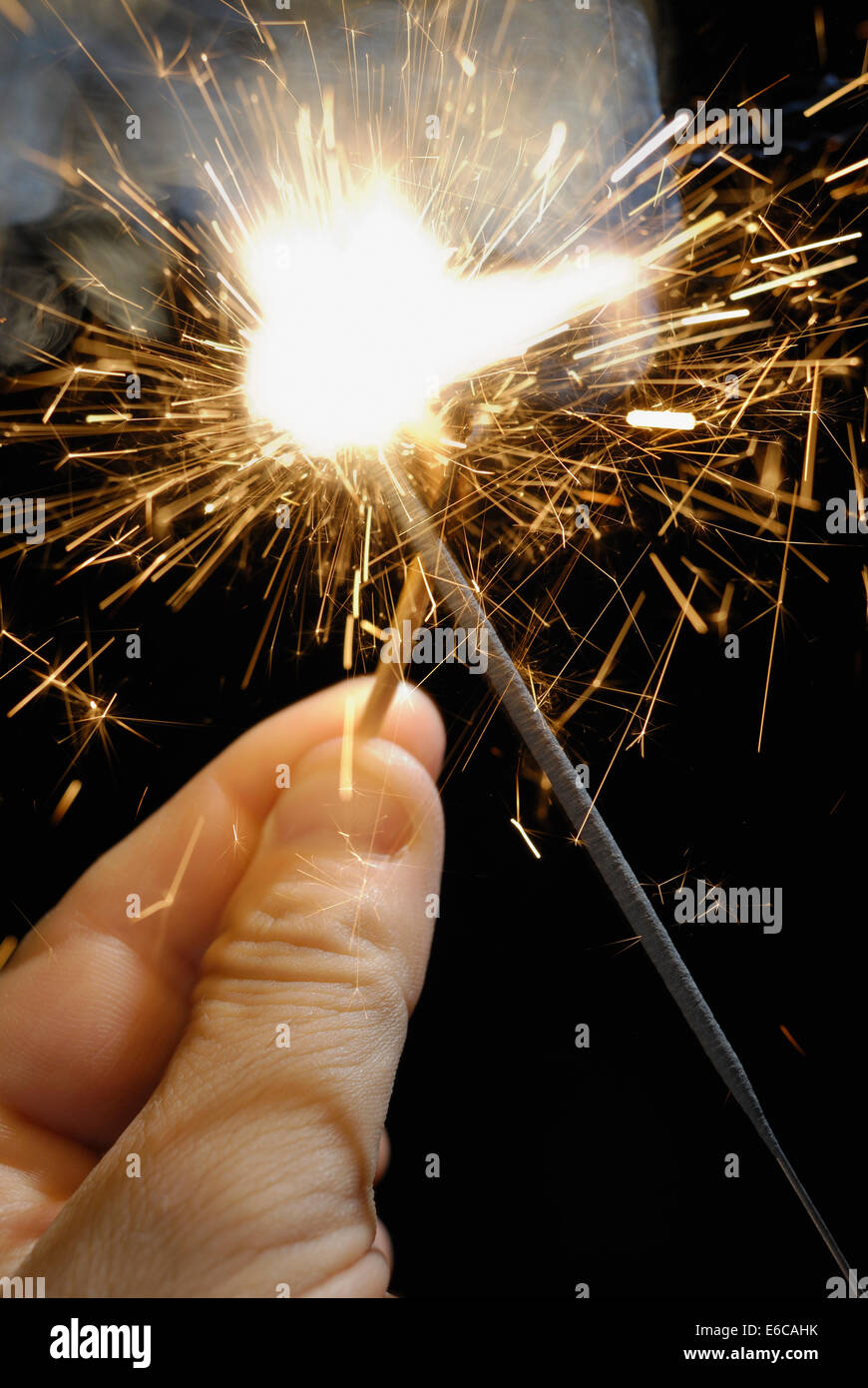 Hand holding a lit match hi-res stock photography and images - Alamy