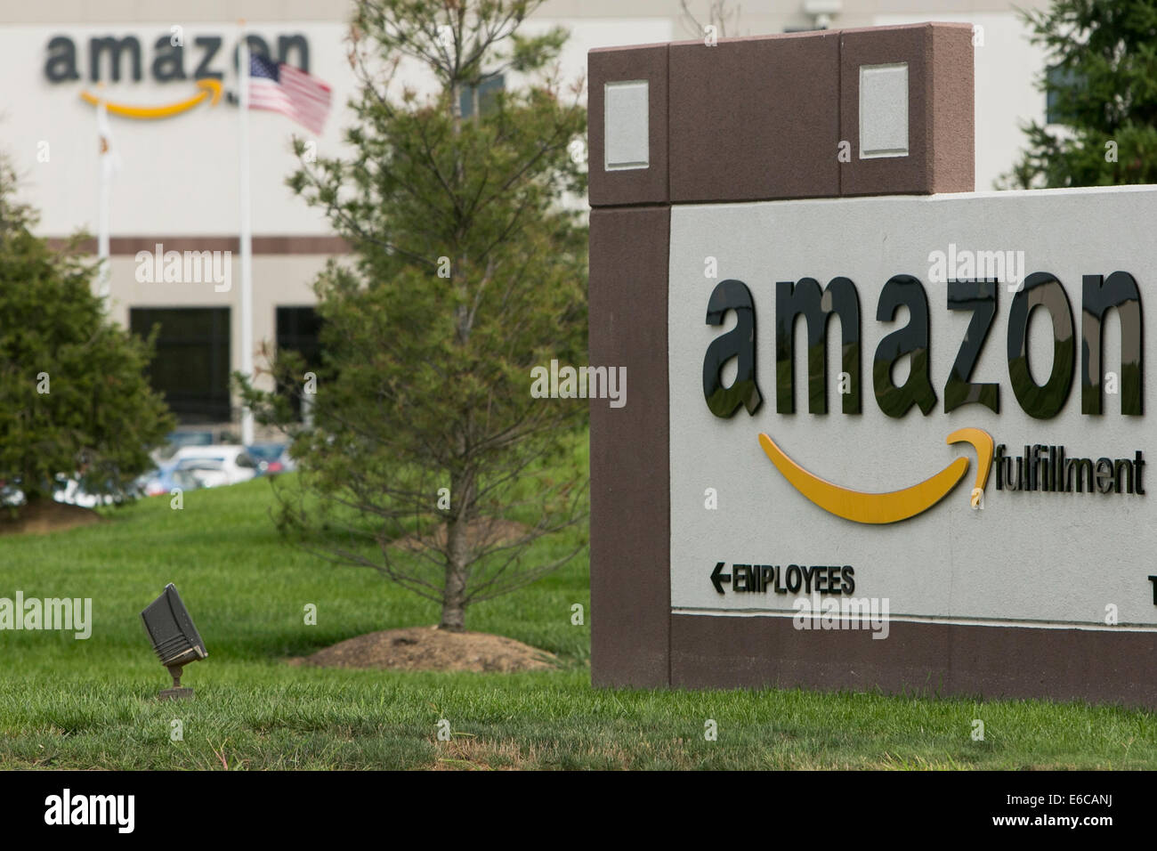 Amazon fulfillment centre hi-res stock photography and images - Alamy