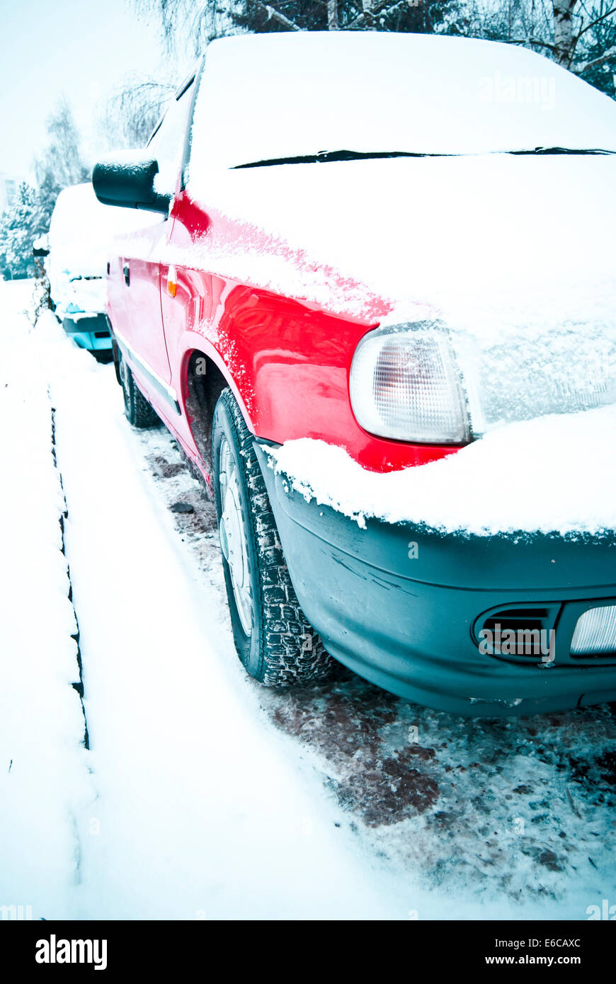 Car under snow snow hi-res stock photography and images - Alamy