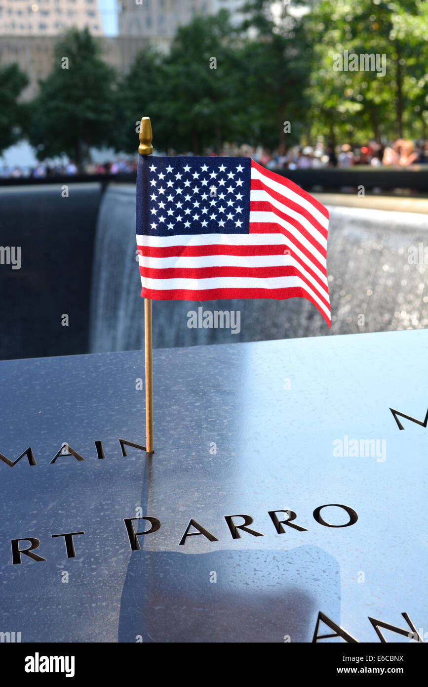 American flag 9 11 world trade center hi-res stock photography and ...