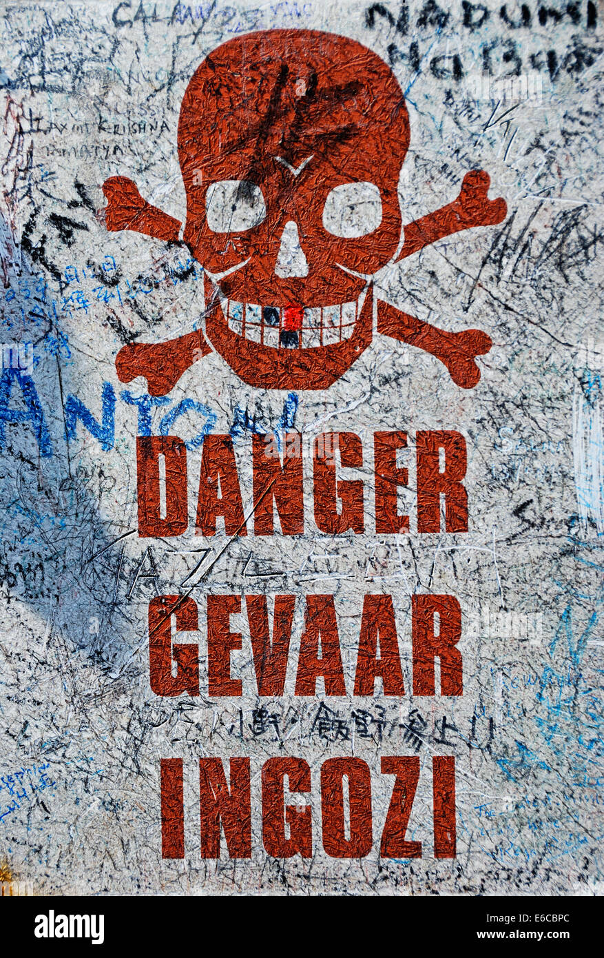 Skull and crossbones sign hi-res stock photography and images - Alamy