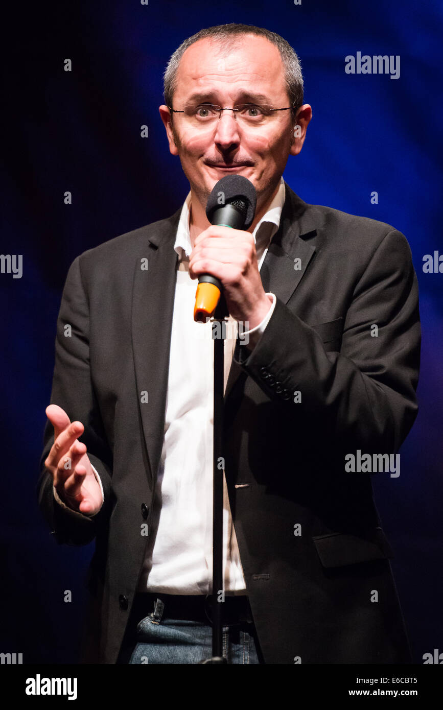 Standup comedy hi-res stock photography and images - Alamy